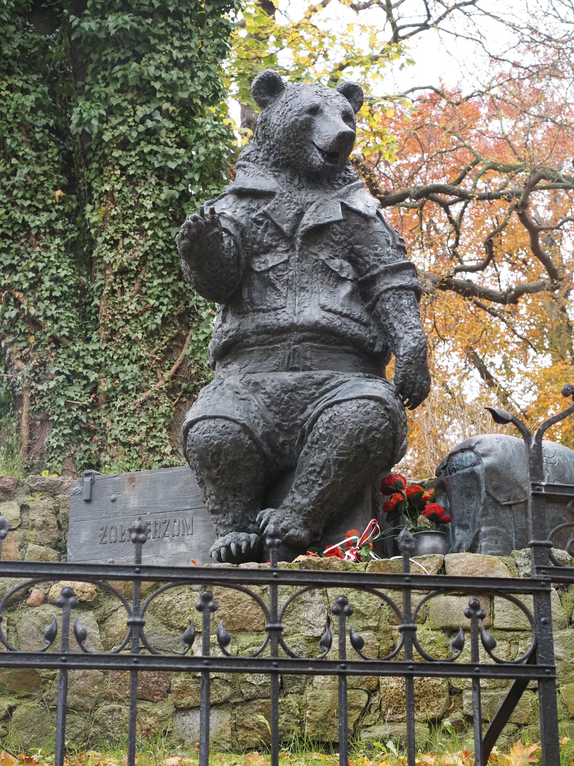 Corporal Wojtek of the Polish 2nd Corps – The Very Excellent Adventures ...